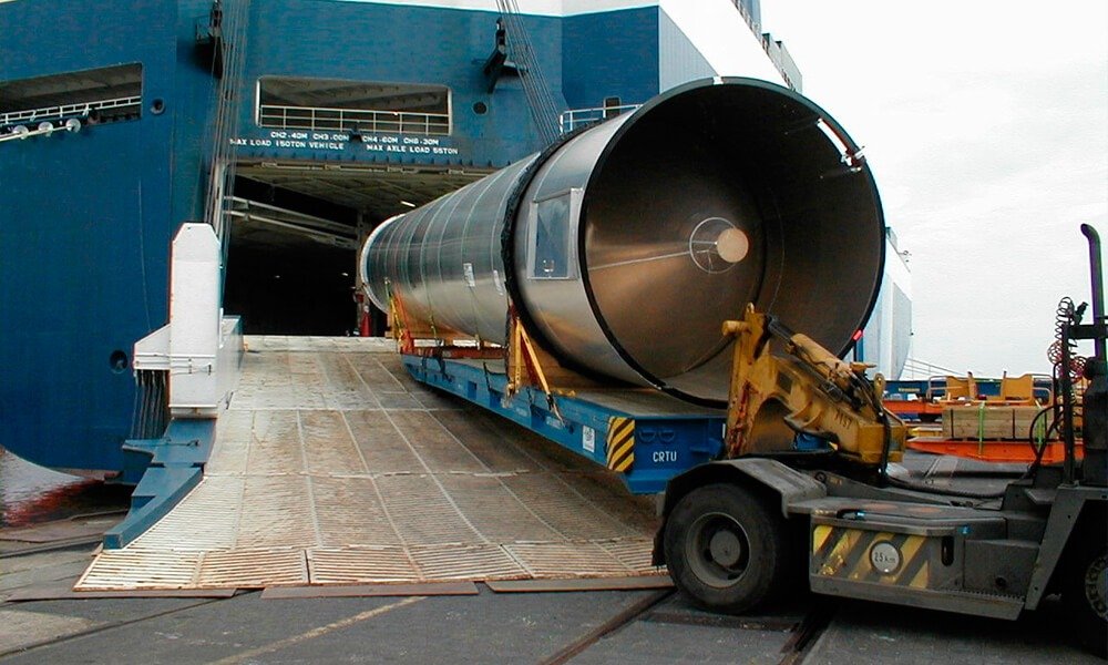 集装箱如何运输 - 滚装和吊装：集装箱船装卸方式对比 [2024最新解读] - 赛派号